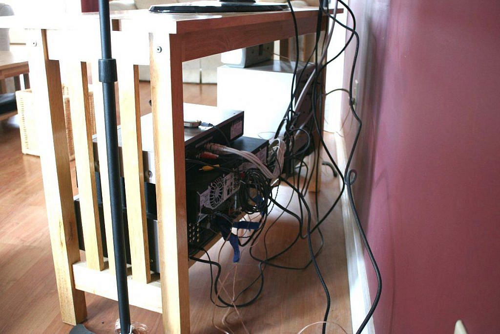 How to Dismount, Pack, and Move a Television | Dolly Blog